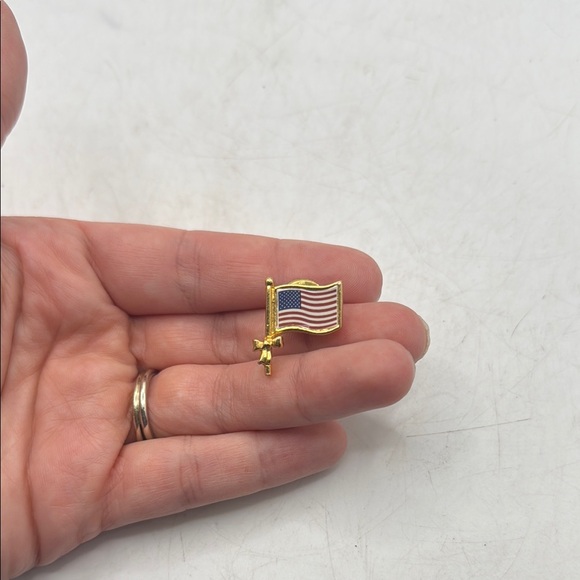 Jewelry | Vintage American Flag Pin Brooch Gold Tone Collectible Usa ...